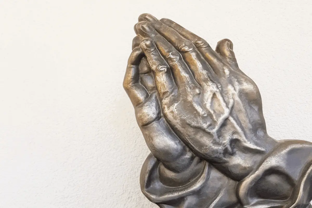 Praying Hands Statue 1200×800 | JesusBelieverJD